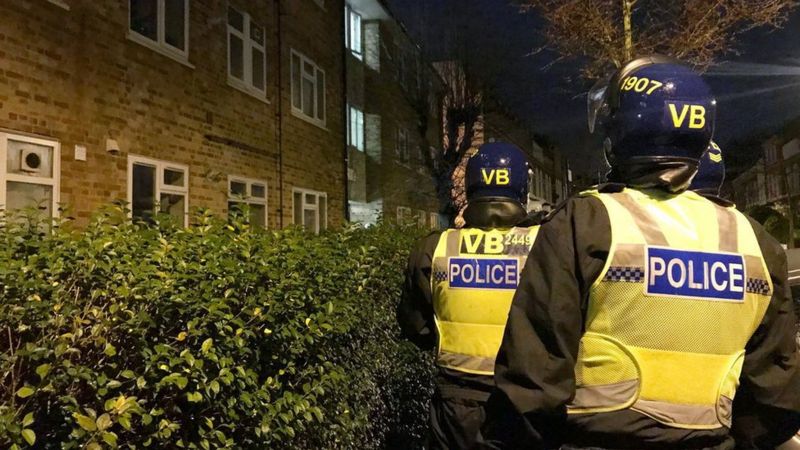 County lines: Drug gangs 'exploiting children as young as 11' - BBC News