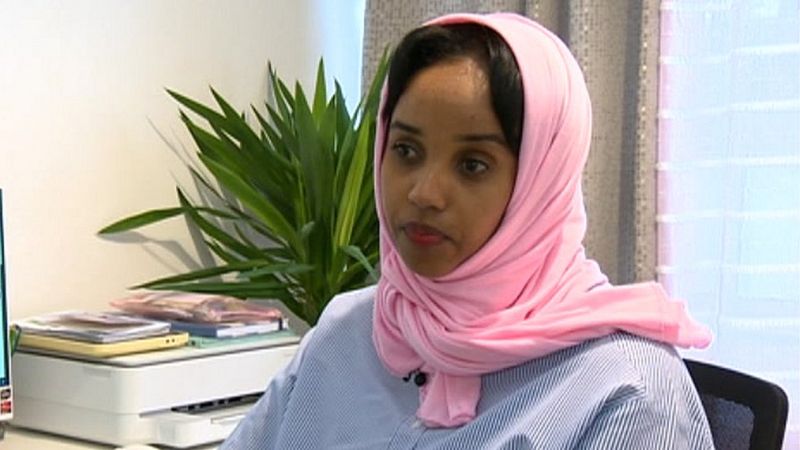 Cost of living: Somali community struggles to send money abroad - BBC News