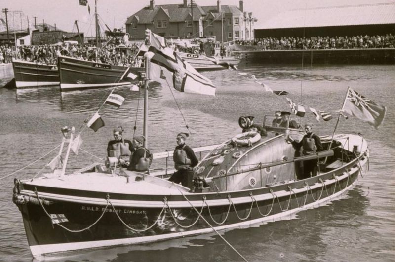 Lifeboat tragedy was one of Arbroath's darkest days - BBC News