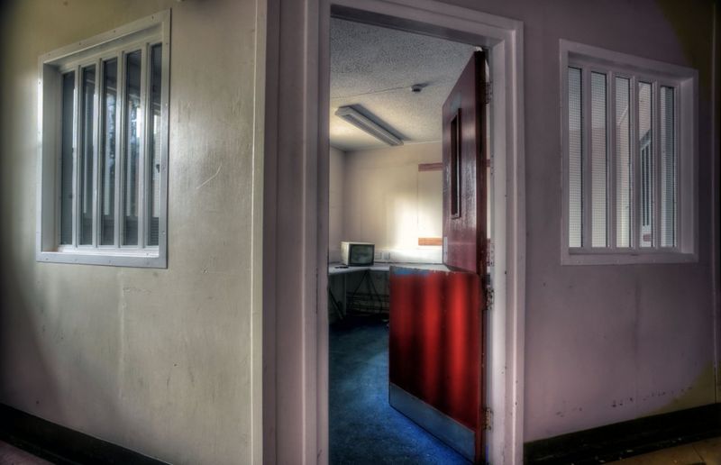 Blundeston Prison: Inside Reggie Kray's old prison cell - BBC News