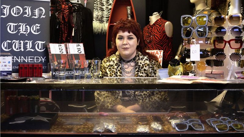 Glasgow's Barras market celebrated in photo exhibition - BBC News