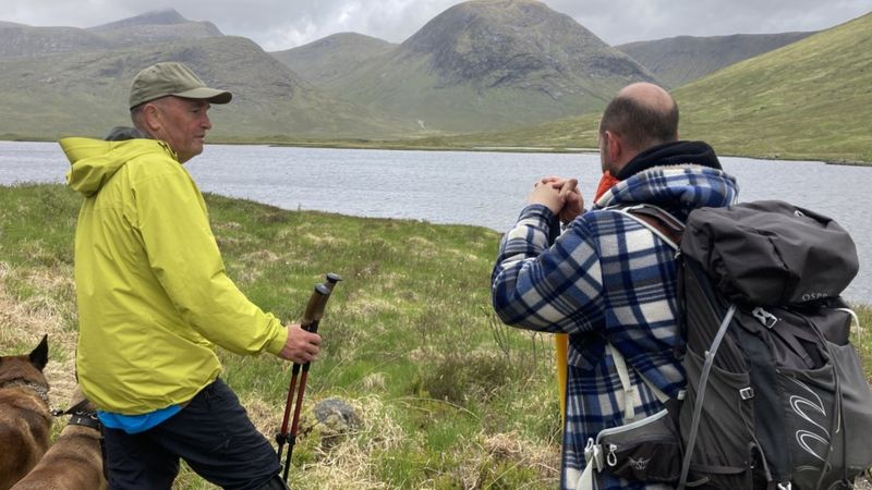 The strangers searching for missing hiker Neil Skinner - BBC News