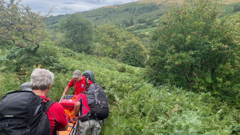 Brecon Beacons: Woman rescued after fall in ravine - BBC News