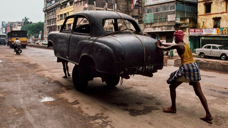 Steve McCurry's portrait of India is a feast for the eyes - BBC News