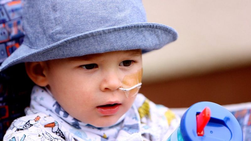 Genetic testing: Babies with rare illnesses given hope - BBC News