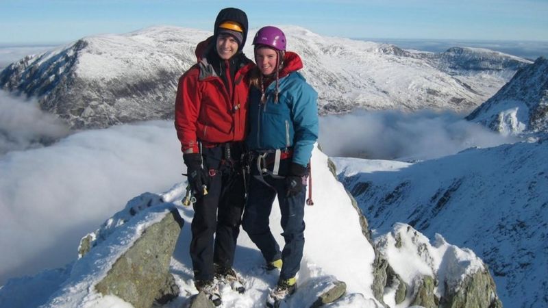 Memorial service for Ben Nevis death climber Tim Newton - BBC News