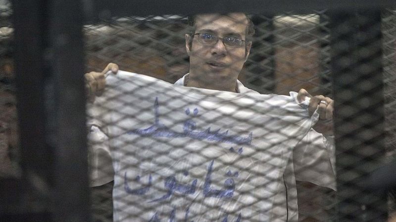 Egypt youth activist Ahmed Maher released from prison - BBC News