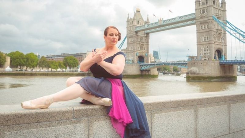 Stoke-on-Trent teenager turns ballet passion into business - BBC News