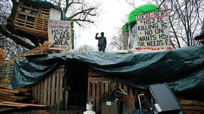 HS2 protest: Swampy and two other activists leave Euston tunnel - BBC News