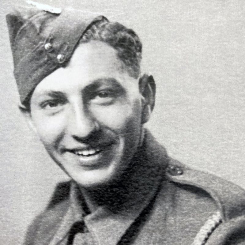 Capturing war-time memories, before it is too late - BBC News