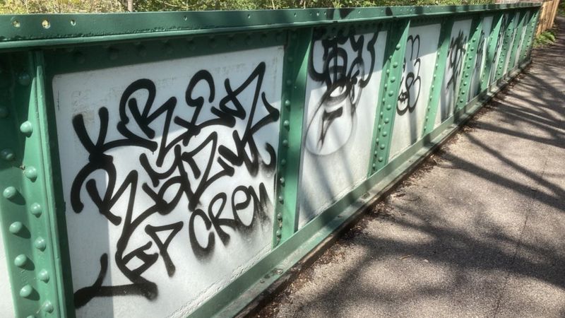 Hailsham: Community covers graffiti on bridge with residents' art - BBC ...