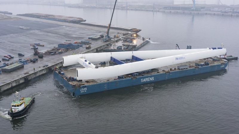 River Wear bridge pylon completes sea crossing - BBC News