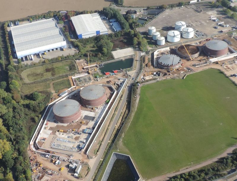 Buncefield explosion: 'I thought a plane landed on us' - BBC News