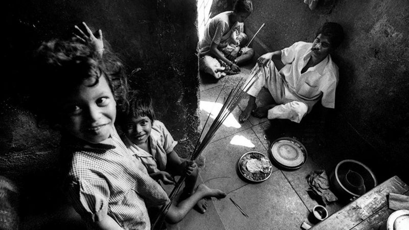 Descent into hell: Mumbai's dehumanised sewer workers - BBC News