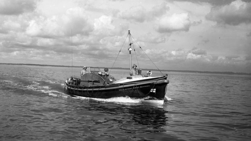 Historic lifeboat images go on show at Poole Museum - BBC News