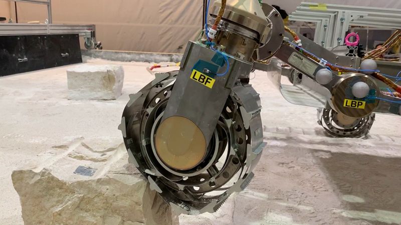 'Rosalind Franklin' Mars rover assembly completed - BBC News