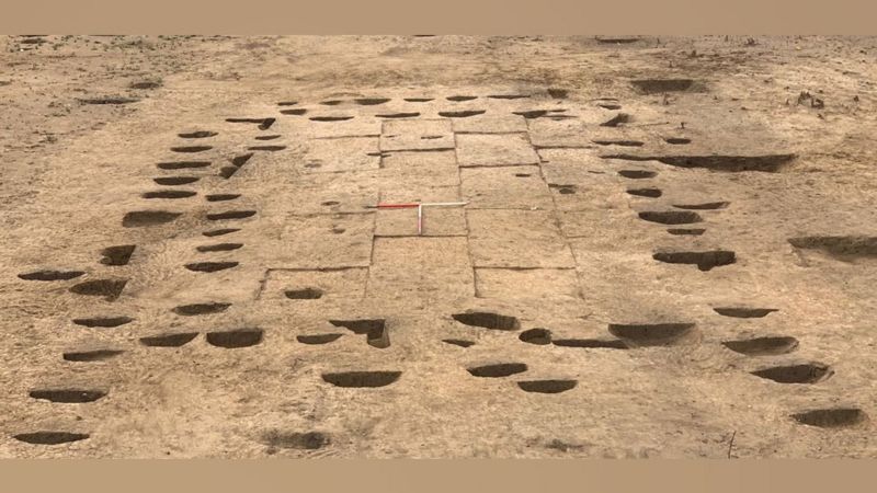 Intact Bronze Age pot found during excavation near Ely - BBC News