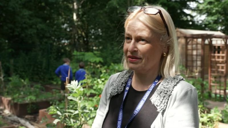 Sheriffhales: The village that owns a solar farm - BBC News