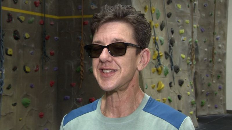 Climbing helps sight-impaired autistic man in Guernsey - BBC News