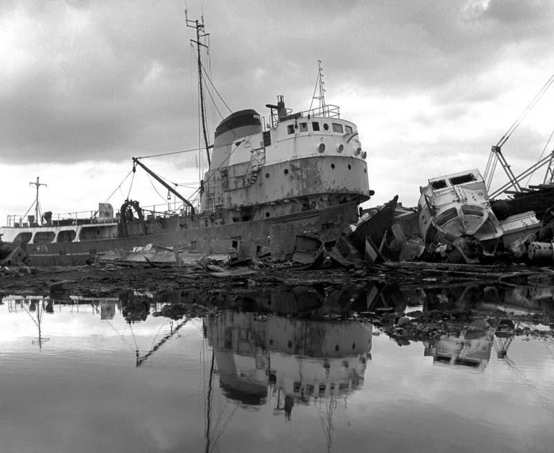 Hull Hessle Road photographer shares 6,000-shot collection - BBC News