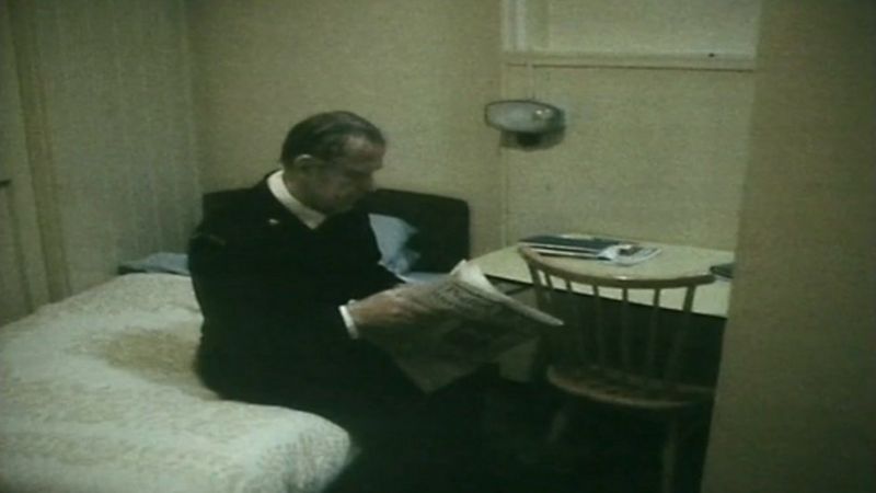 The story of the Solent's Nab Tower lighthouse - BBC News