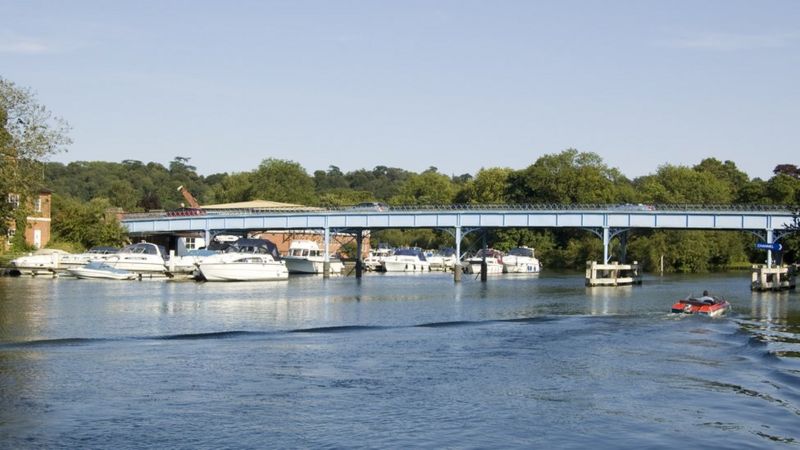 Cookham Bridge closure plans prompt disruption warning - BBC News