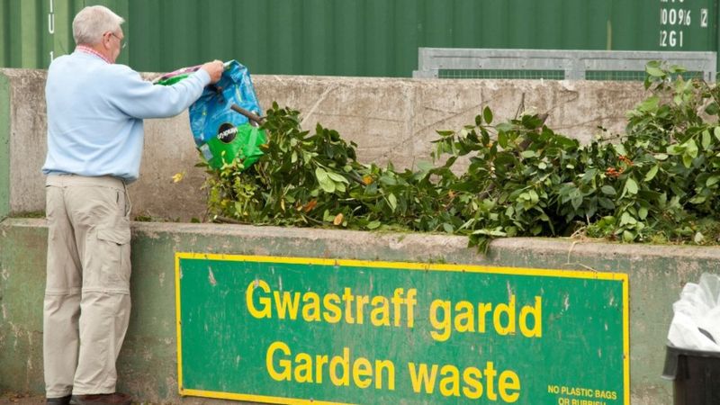 Covid: Cardiff council halts green waste collections for winter - BBC News