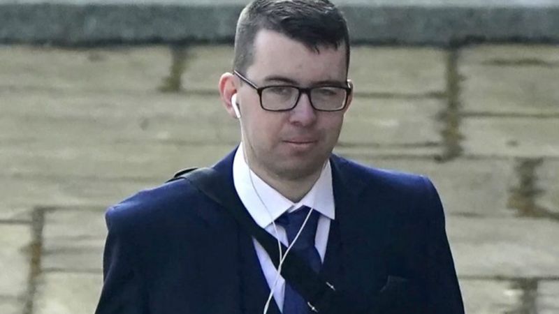 Terrorism: Police concern over teen far-right extremism - BBC News