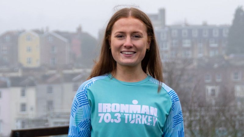 Cold water swims helped Bristol woman beat eating disorder - BBC News
