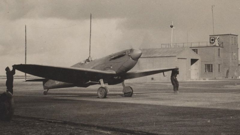 Spitfire found in peatbog slowly being pieced back together - BBC News