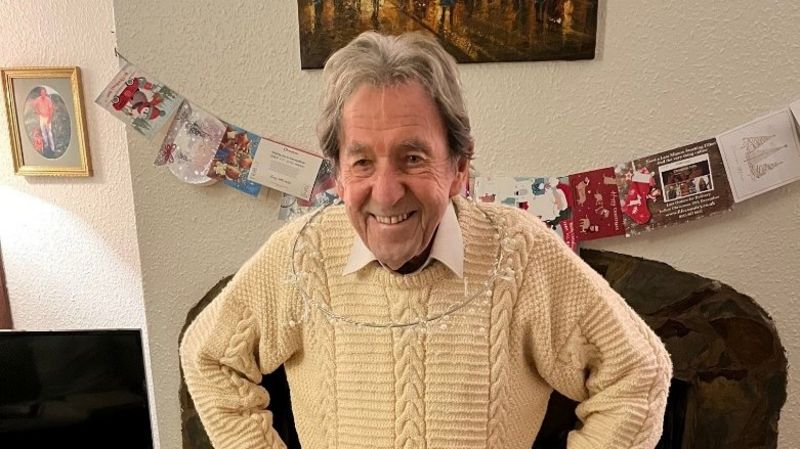 Blind BBC News correspondent Sean Dilley defeats mugger who stole his ...