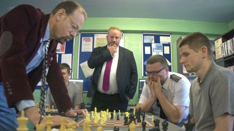 HMP Hewell: Prison chess clubs helping rehabilitate inmates - BBC News