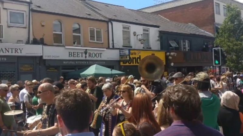 Cowley Road Carnival set to return after four years in 2023 - BBC News