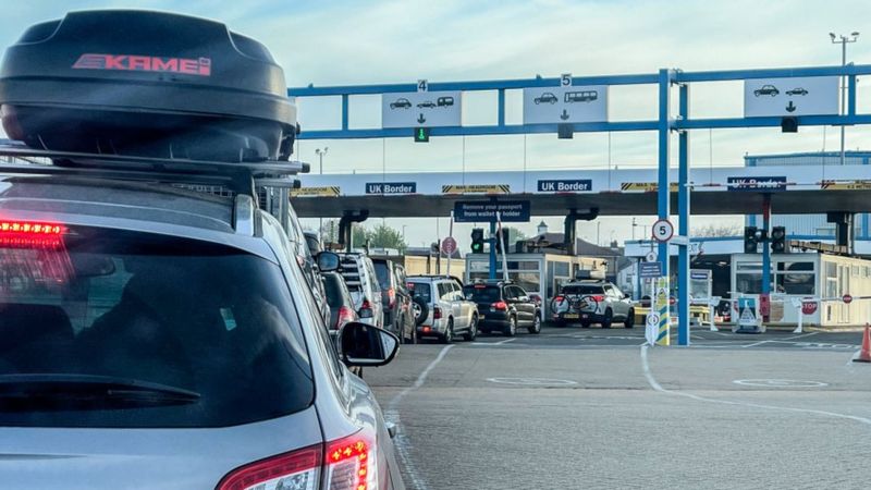 France holiday couple find stowaway hiding in car boot - BBC News