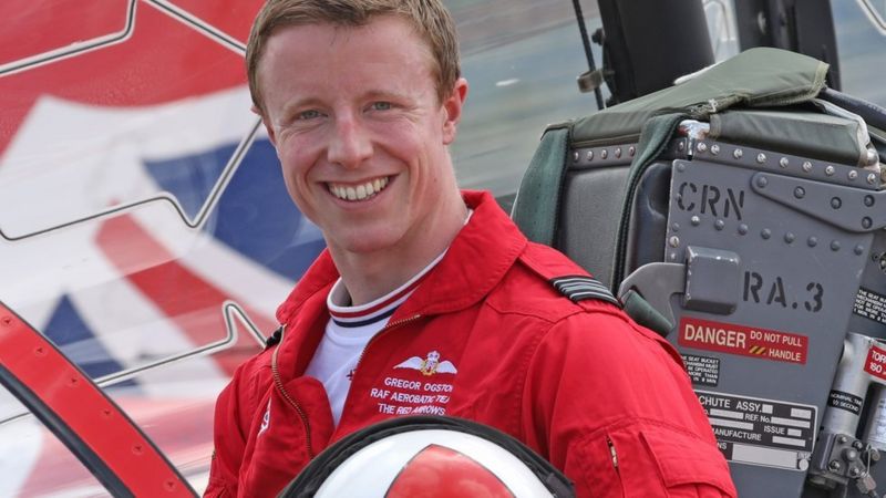 Red Arrows pilot praised for safe landing after bird strike - BBC News