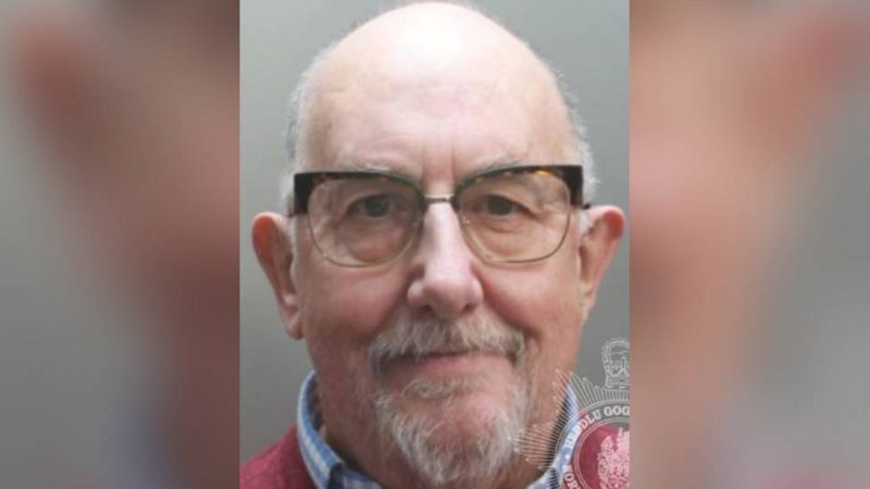 Wrexham: Fraudster must pay £1.2m or face longer time in jail - BBC News