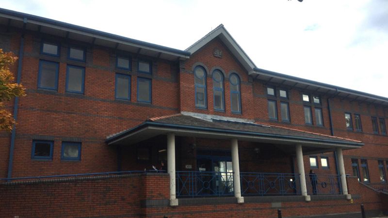 Sheffield teacher Simon Murch jailed for raping girl,12 - BBC News