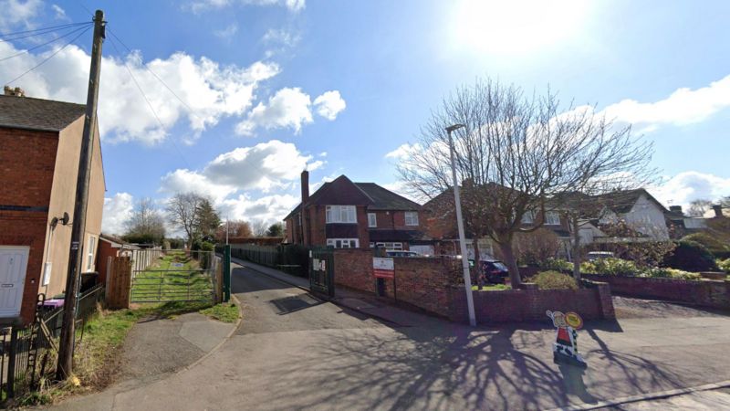 Developer given go-ahead for 90 homes in Albrighton - BBC News