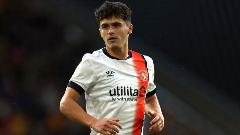 Luton Town: Ryan Giles impresses on return to Molineux - BBC Sport