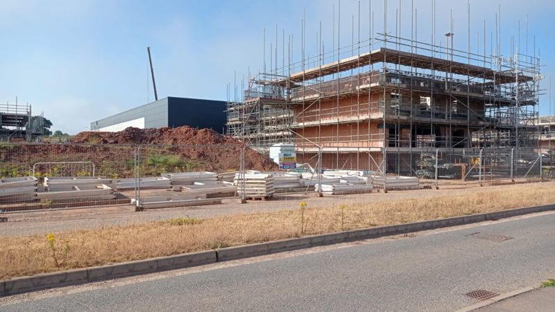 Plans agreed for up to 870 homes in Cranbrook expansion - BBC News
