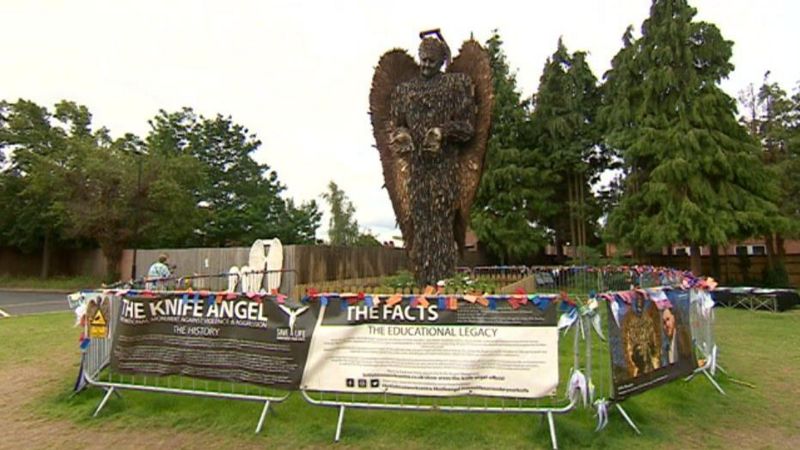 Knife Angel's arrival in Walsall aims to spark crime discussion - BBC News