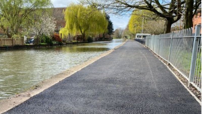 Loughborough canal towpath reopens after major upgrade - BBC News