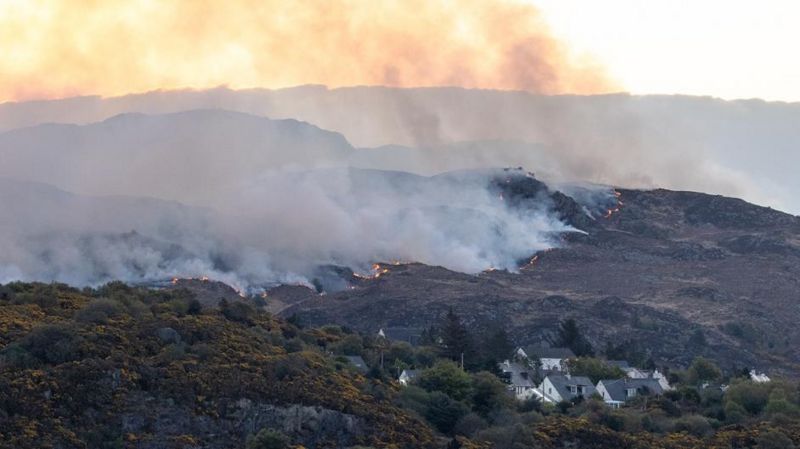 Wildfire in hills near Kyle of Lochalsh extinguished - BBC News