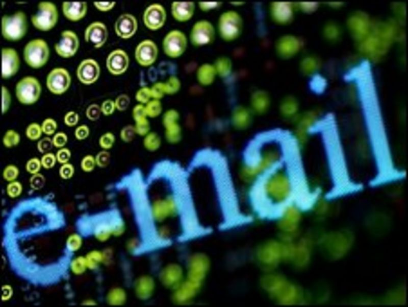 Googlemail to become Gmail in UK - BBC News