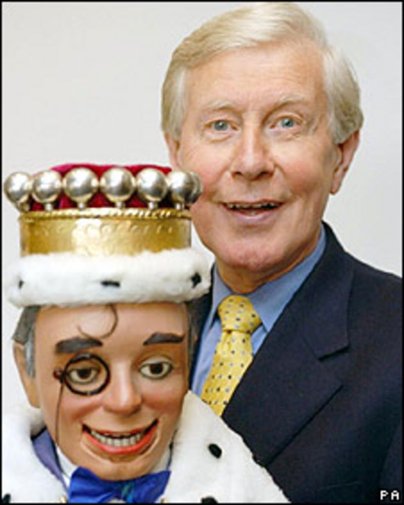 Ventriloquist Ray Alan dies at 79 - BBC News