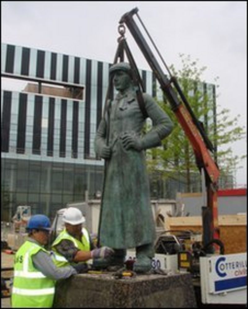 Corby Steelman statue put into storage - BBC News