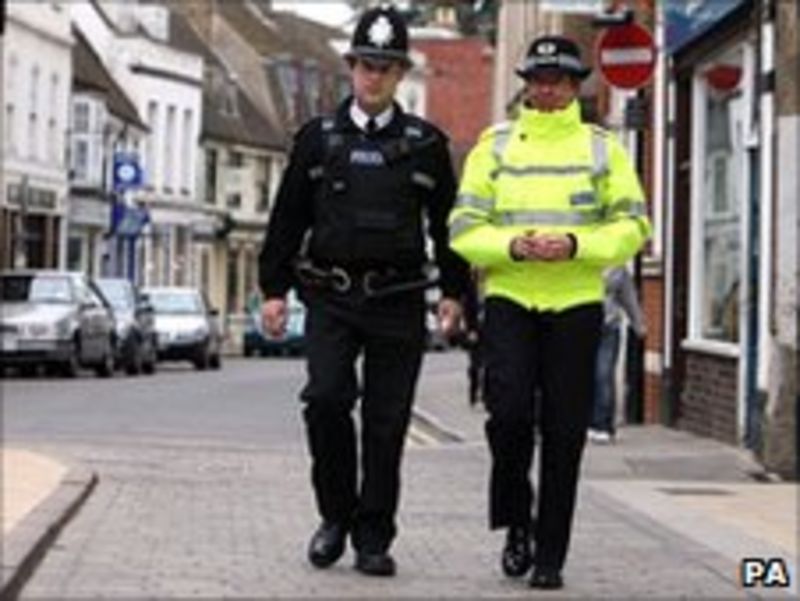 Q&A: Armed police in the UK - BBC News