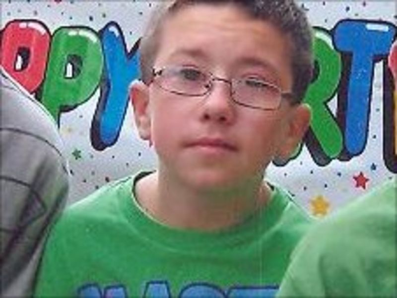 Boy, 13, drowns trying to save friend in Glasgow river - BBC News