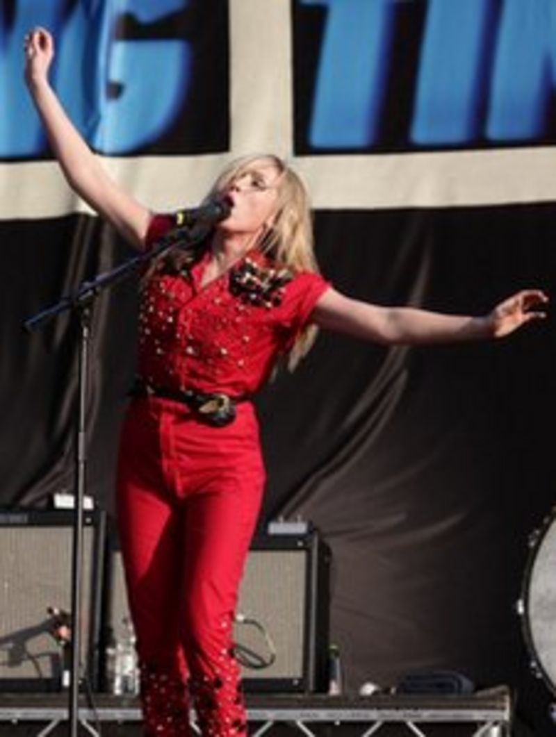 The Ting Tings complete second 'Berlin' album - BBC News