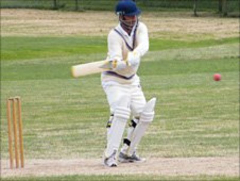 Le Cricket comes to France - BBC News